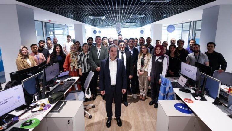 Kerem Sarp Sabiha Gökçen’de Ekiplerle Bayramlaştı - HavaSosyalMedya